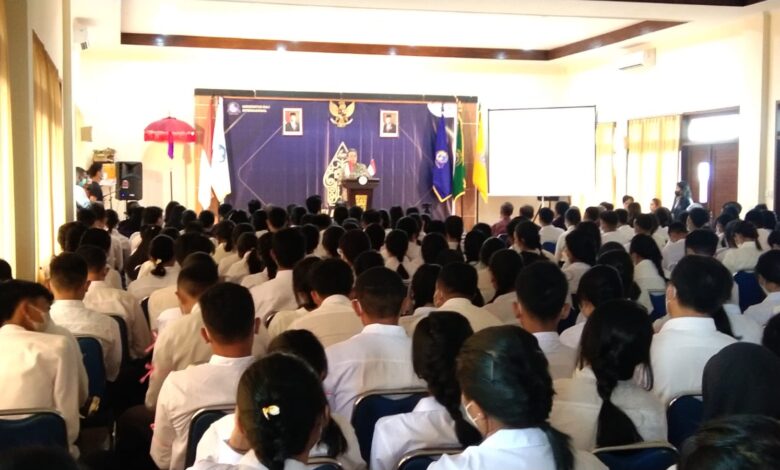 Direktur Kominfo Bekali 339 Mahasiswa UNBI Literasi Digital - Bali Politika