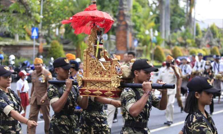 Klungkung Terima Pataka Panji-Panji dan Surat Sakti I Gusti Ngurah Rai ...