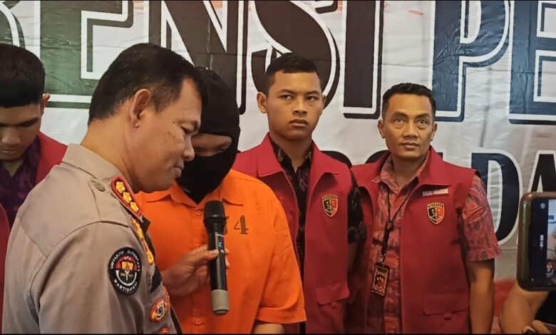 Cinta Kandas Video Panas Dilepas - Bali Politika
