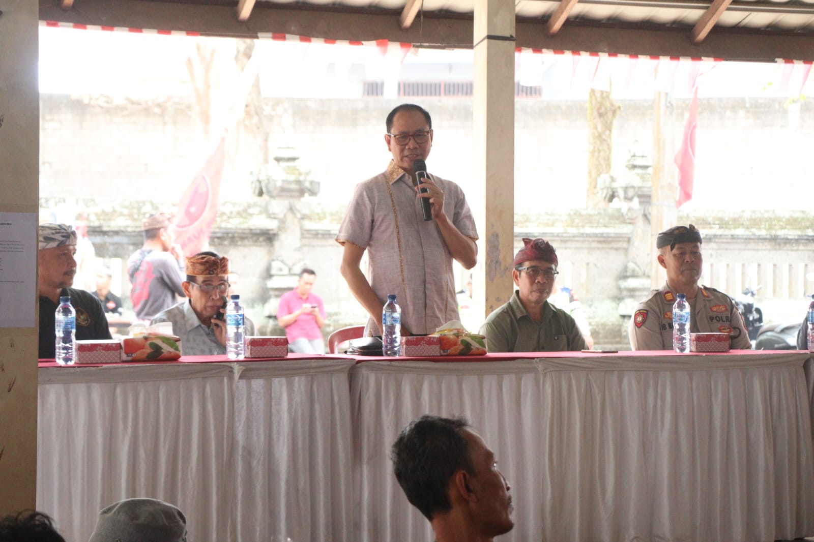 Wabup Suiasa Buka Turnamen Ceki Pemaksan Pura Gunung Agung Banjar ...